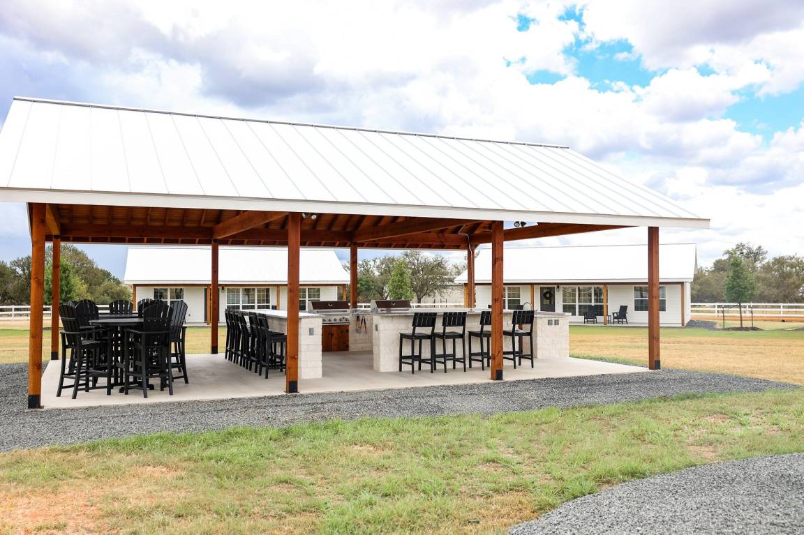 Cottage ∙ 20 Bedrooms ∙ 40 Guests - Texas