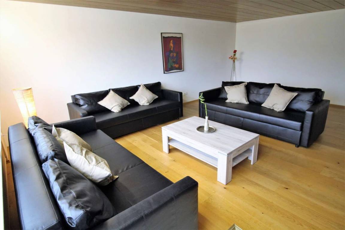 180 M² House ∙ 5 Bedrooms ∙ 16 Guests - Ludwigsburg