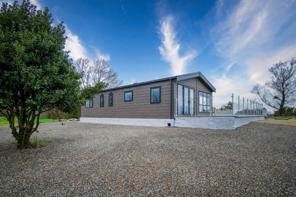 93 M² Chalet ∙ 3 Bedrooms ∙ 6 Guests - Tenby