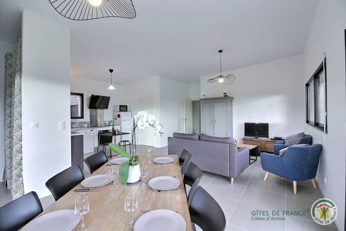 97 M² Gîte ∙ 3 Chambres ∙ 6 Personnes - Lannion