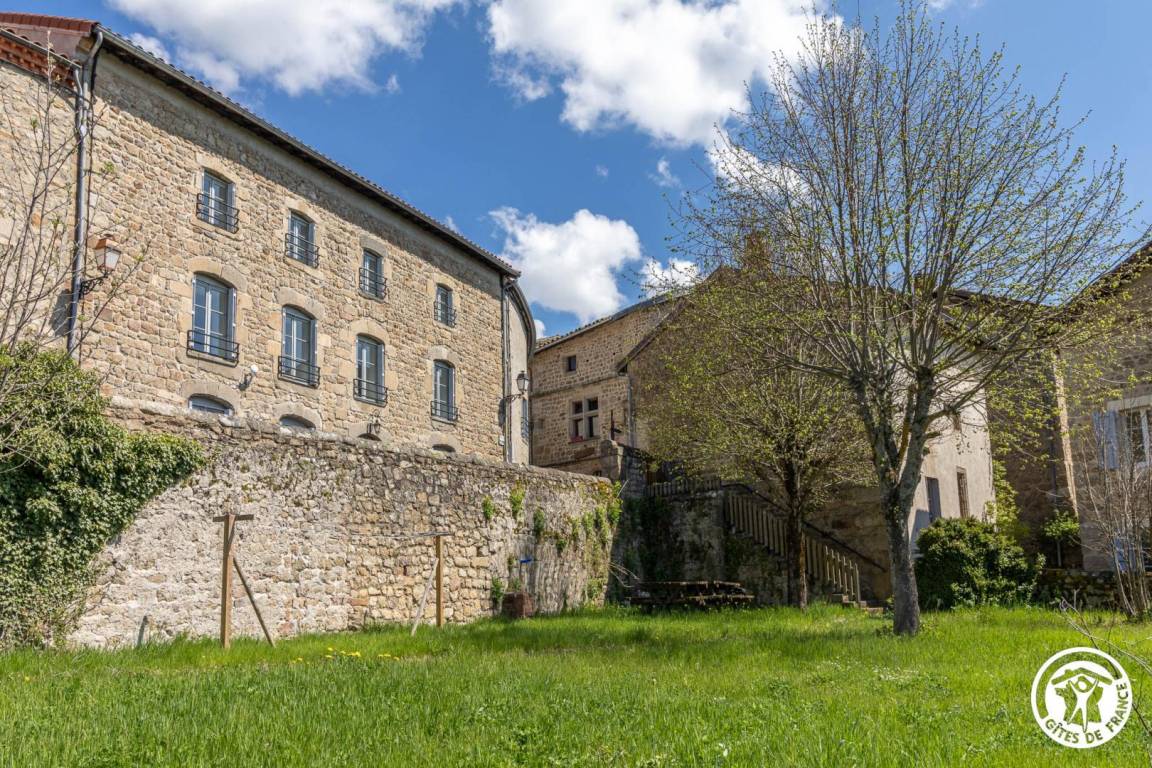 93 M² Gîte ∙ 3 Chambres ∙ 4 Personnes - Auvergne