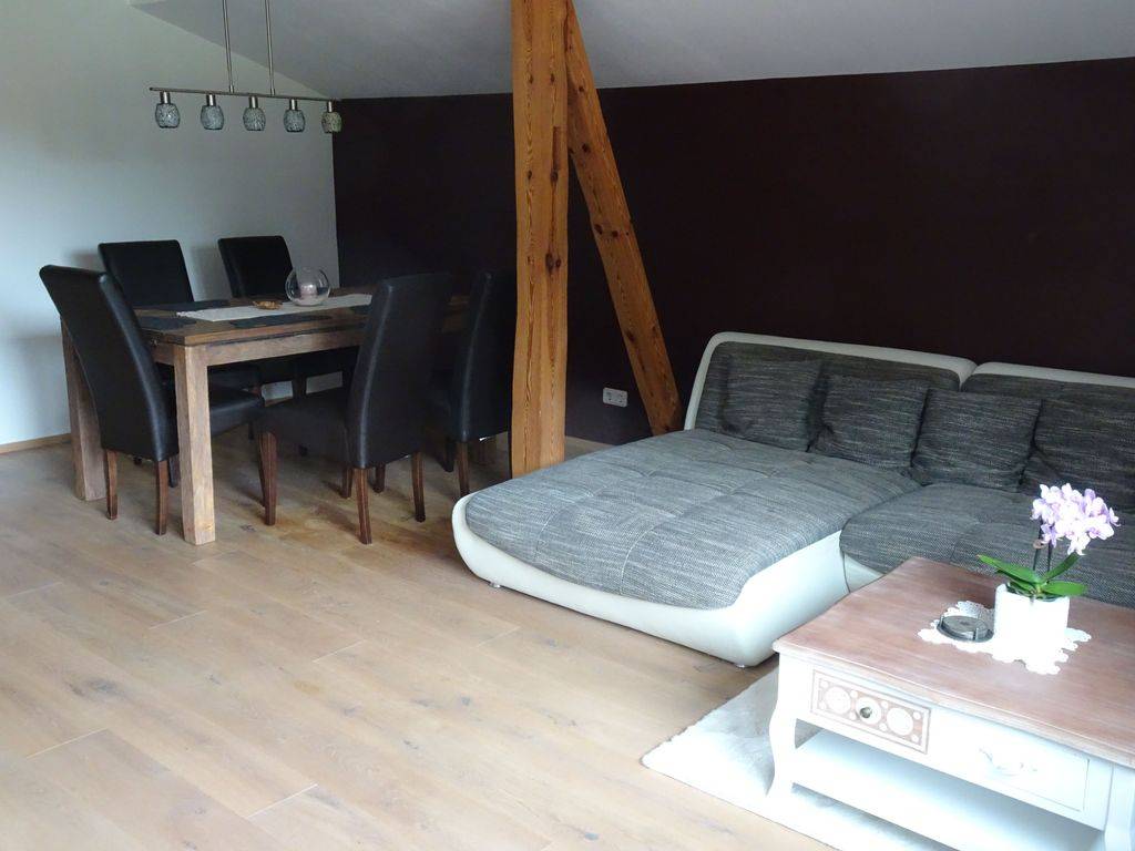 95 M² Ferienwohnung ∙ 2 Schlafzimmer ∙ 5 Gäste - Gößweinstein