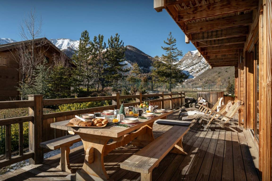 220 M² Chalet ∙ 4 Bedrooms ∙ 10 Guests - Auron