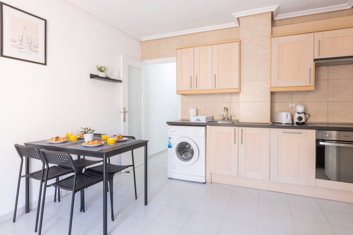 73 M² Ferienwohnung ∙ 2 Schlafzimmer ∙ 6 Gäste - Torrevieja