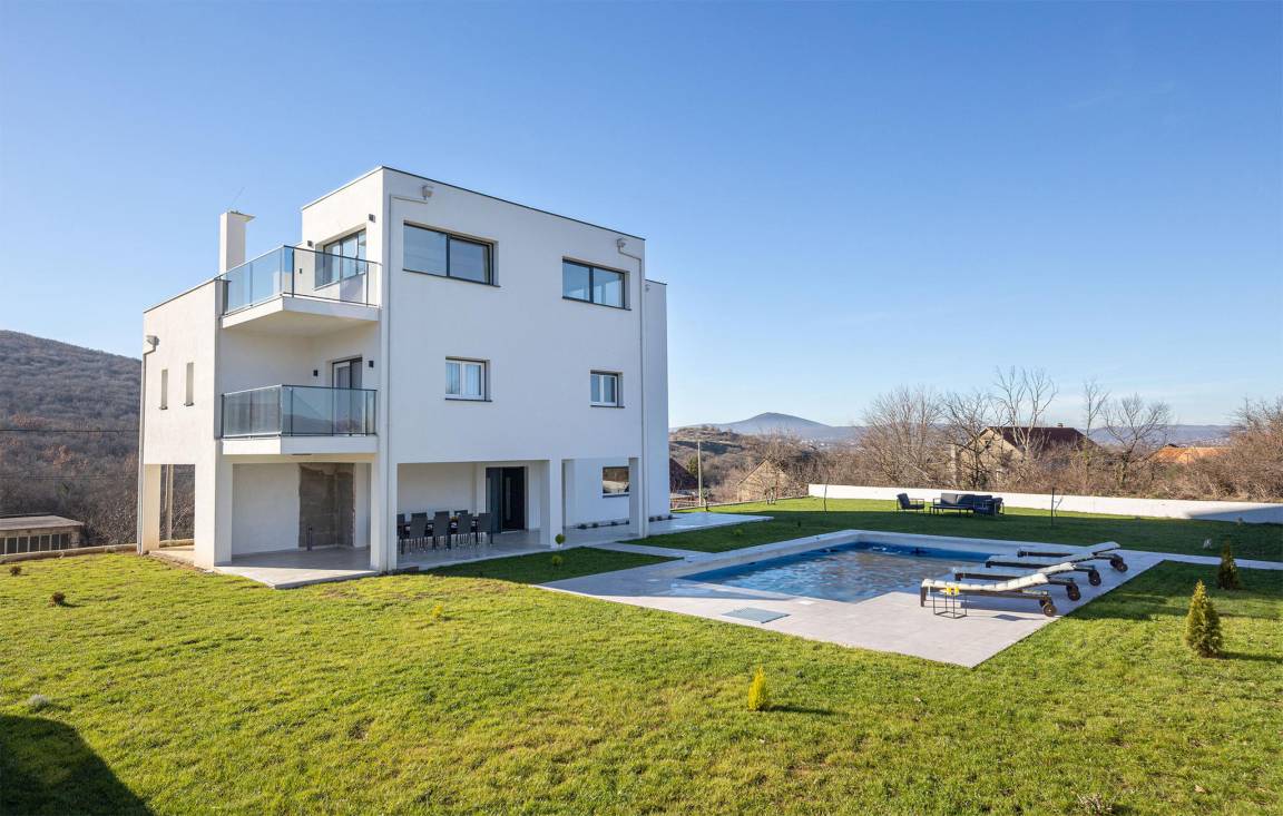 570 M² Maison De Vacances ∙ 4 Chambres ∙ 8 Personnes - Trilj