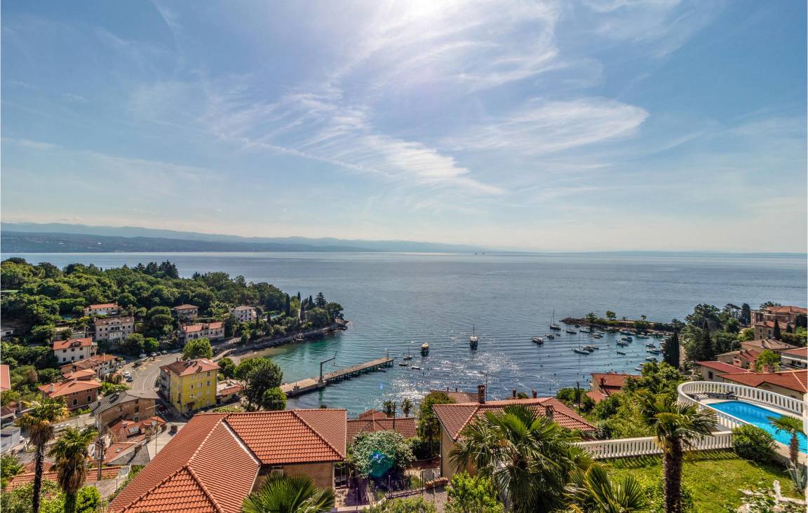 132 M² Maisonette ∙ 5 Bedrooms ∙ 9 Guests - Lovran