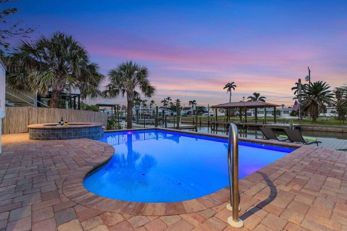 104 M² House ∙ 2 Bedrooms ∙ 6 Guests - Fort Myers Beach, FL