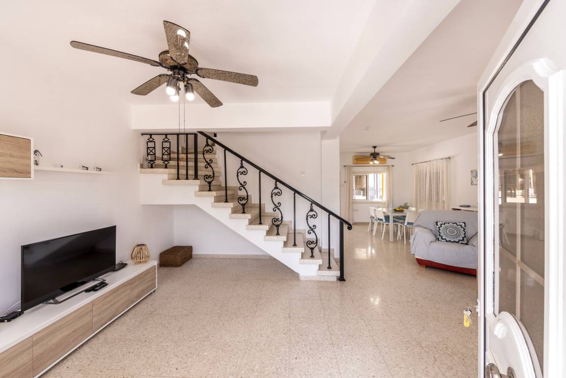 100 M² Villa ∙ 3 Bedrooms ∙ 6 Guests - Nissi Beach