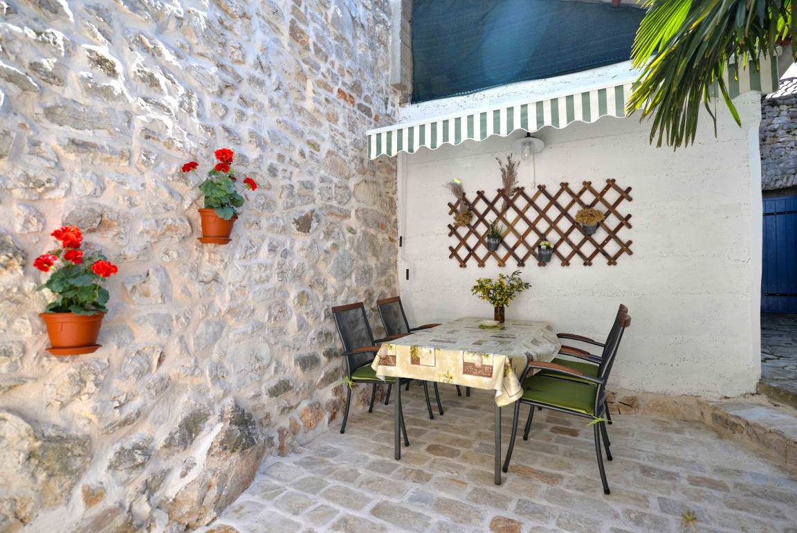77 M² House ∙ 2 Bedrooms ∙ 5 Guests - Murter