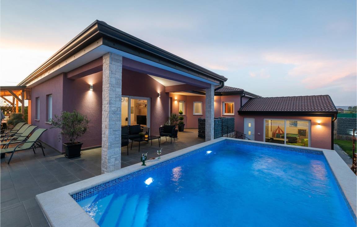 180 M² House ∙ 3 Bedrooms ∙ 6 Guests - Novigrad