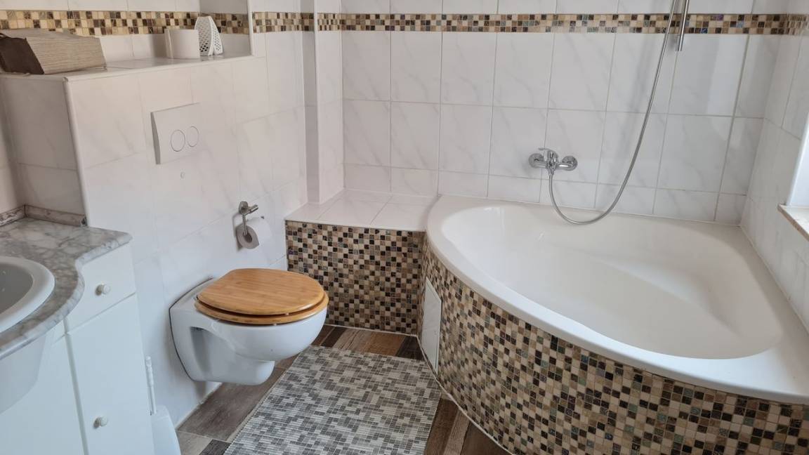 80 M² Ferienwohnung ∙ 2 Schlafzimmer ∙ 6 Gäste - Erfurt