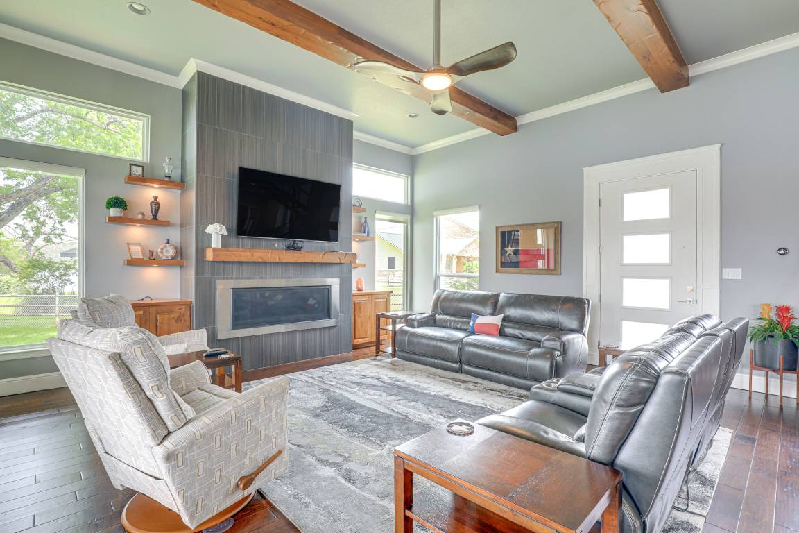 248 M² House ∙ 3 Bedrooms ∙ 8 Guests - Granbury, TX