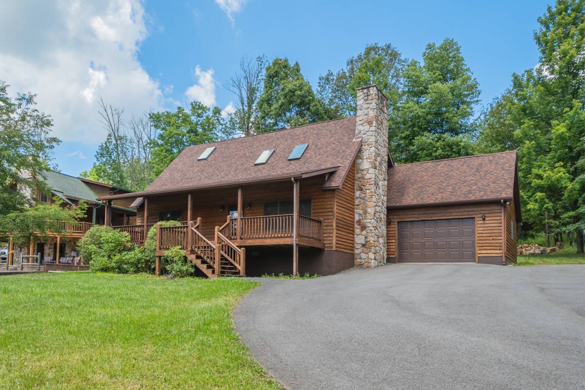 156 M² House ∙ 3 Bedrooms ∙ 10 Guests - Deep Creek Lake, Oakland