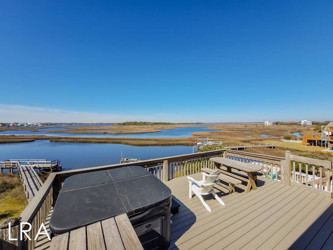 145 M² House ∙ 4 Bedrooms ∙ 10 Guests - North Topsail Beach, NC