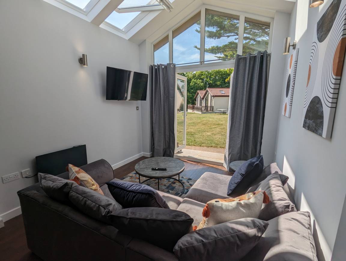 55 M² Chalet ∙ 2 Bedrooms ∙ 4 Guests - England