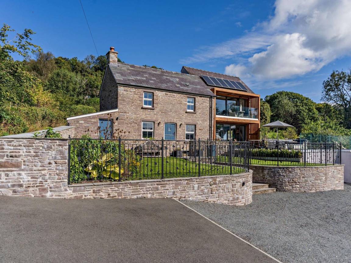 Cottage ∙ 4 Bedrooms ∙ 8 Guests - Brecon