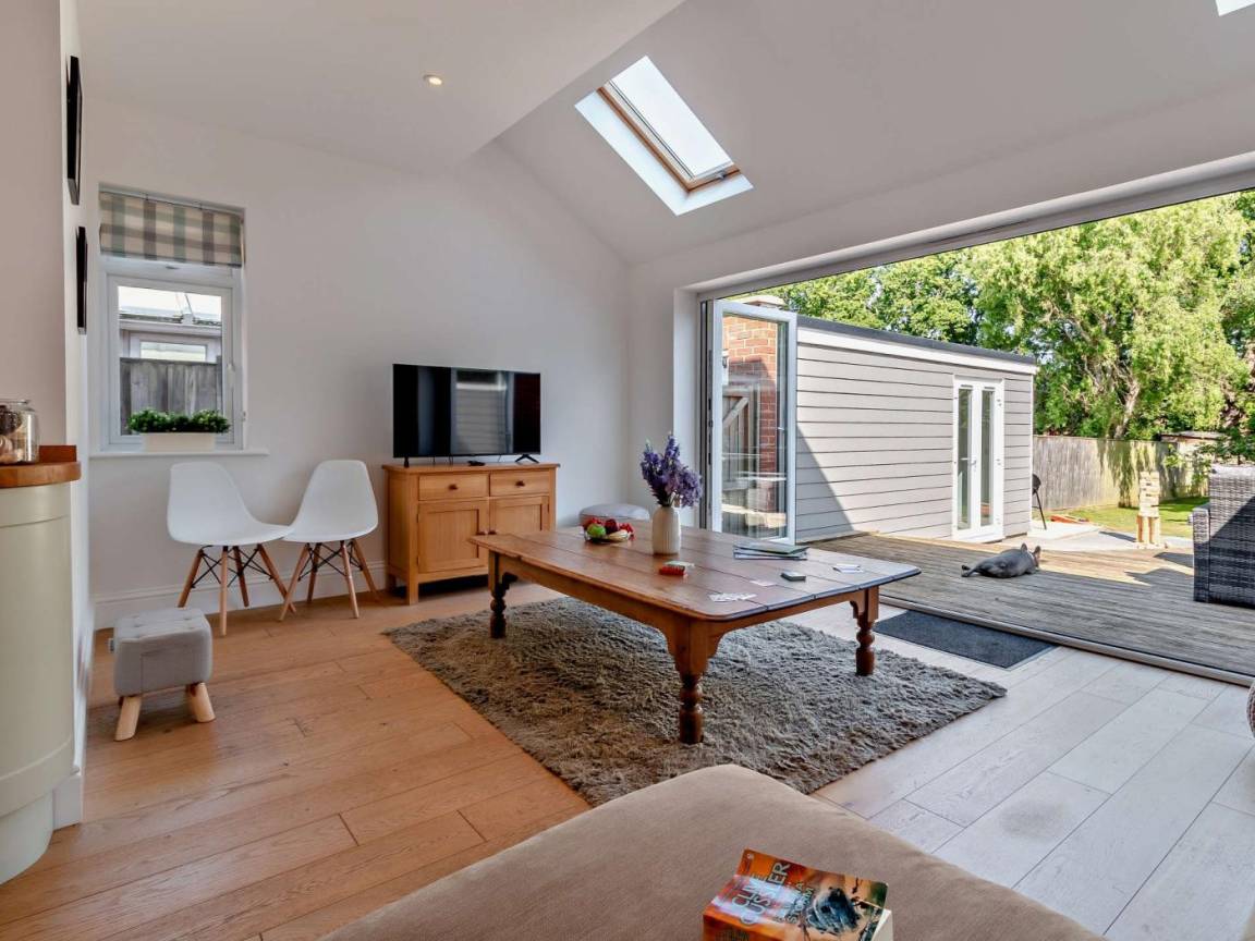 Cottage ∙ 4 Bedrooms ∙ 8 Guests - Fareham