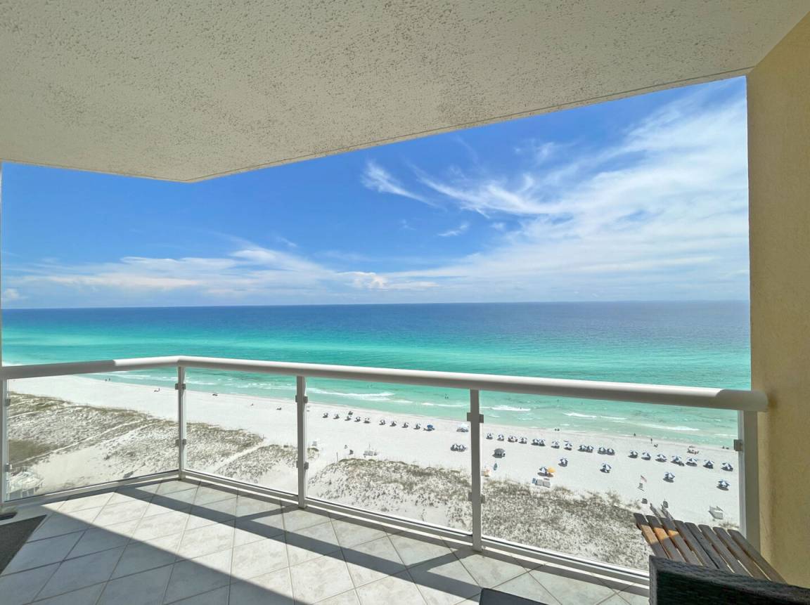 139 M² Condo ∙ 3 Bedrooms ∙ 8 Guests - Pensacola Beach, FL