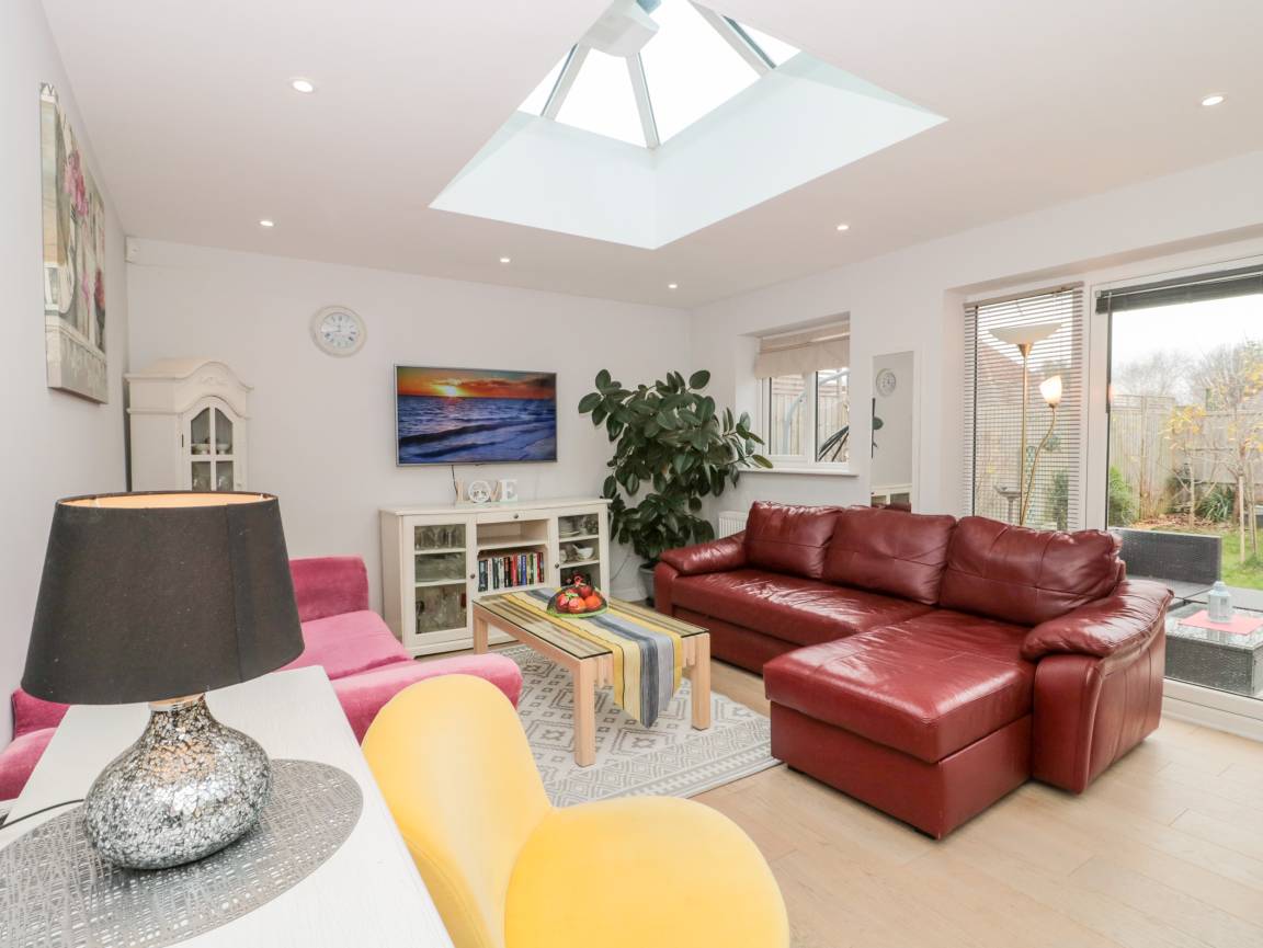 Cottage ∙ 2 Bedrooms ∙ 6 Guests - Barton on Sea