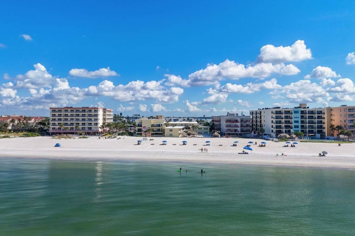 66 M² Condo ∙ 2 Bedrooms ∙ 4 Guests - Madeira Beach, FL