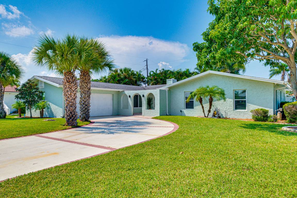 197 M² House ∙ 4 Bedrooms ∙ 8 Guests - Cocoa Beach, FL