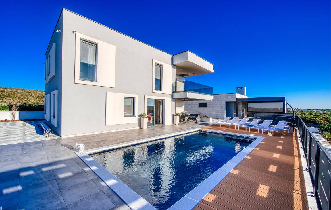 304 M² Huis ∙ 4 Slaapkamers ∙ 8 Gasten - Sukošan