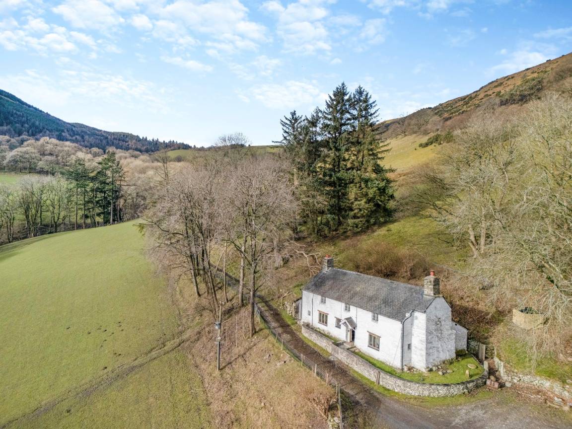 Cottage ∙ 4 Bedrooms ∙ 8 Guests - North Wales