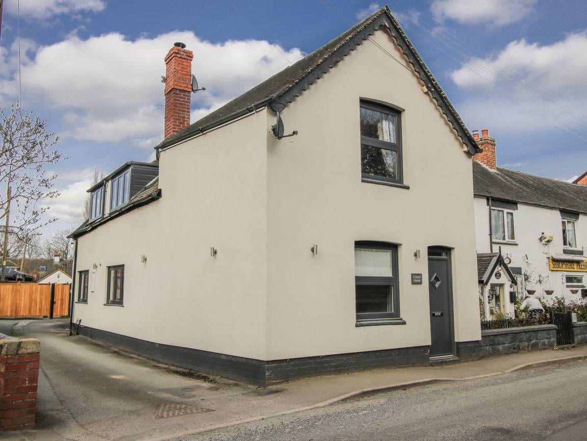 Cottage ∙ 4 Bedrooms ∙ 6 Guests - Westbury