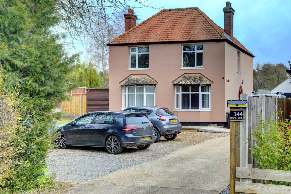 180 M² House ∙ 4 Bedrooms ∙ 1 Guest - Bedford