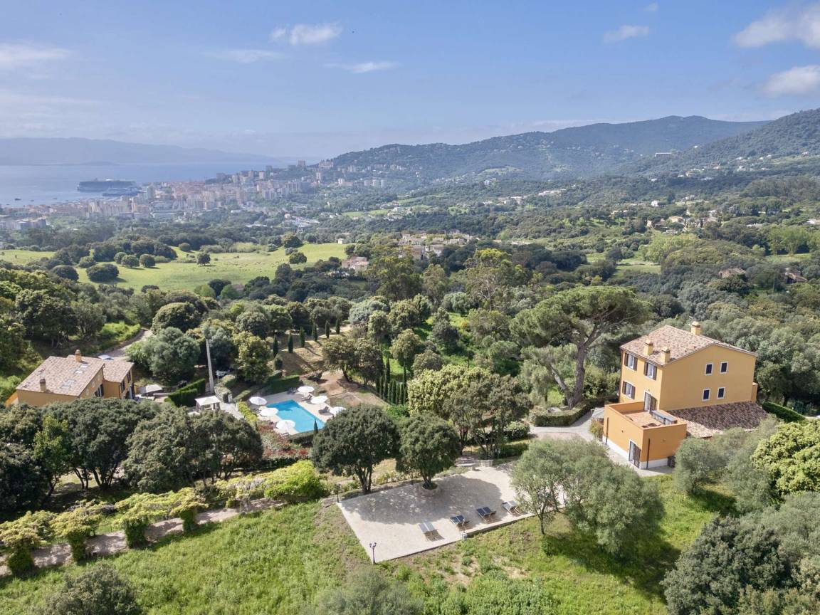 94 M² Appartement ∙ 3 Chambres ∙ 6 Personnes - Ajaccio