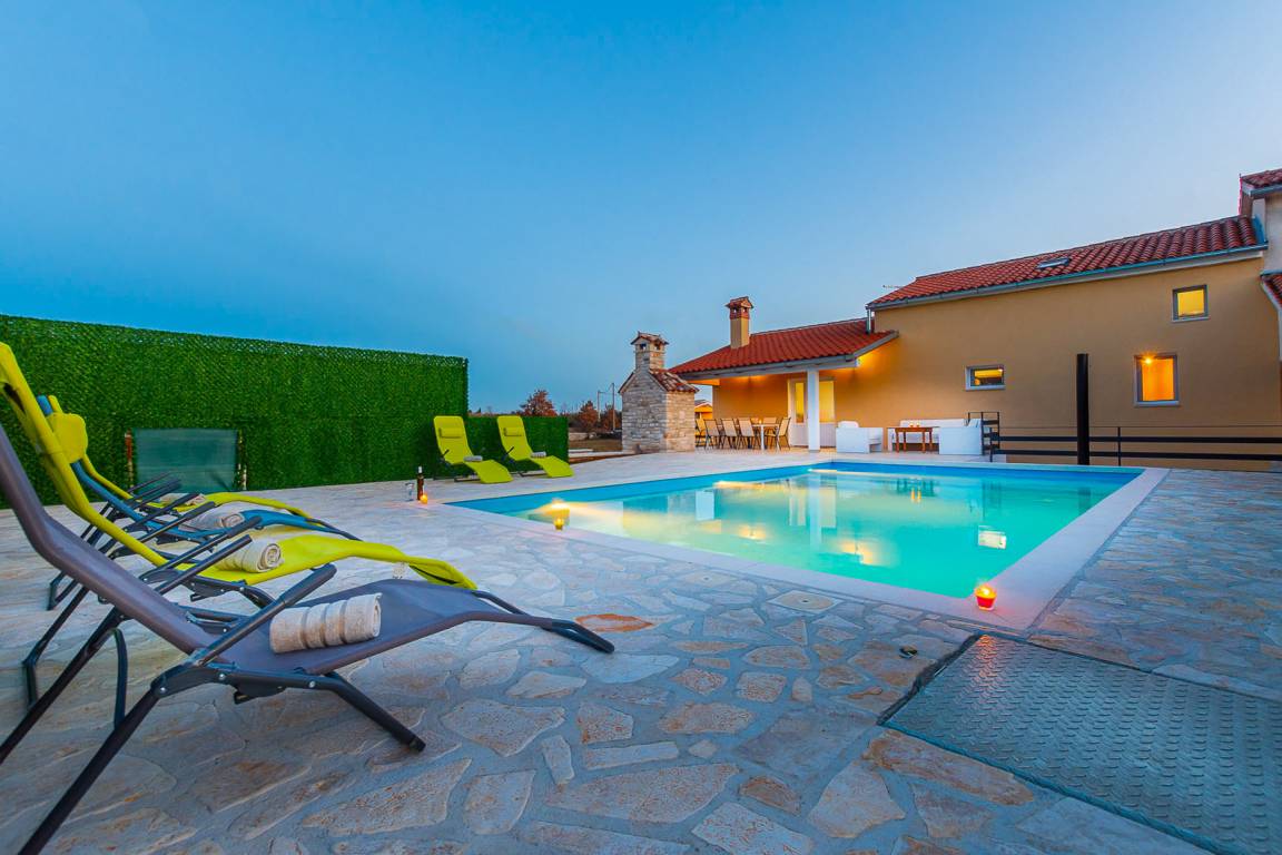 190 M² Huis ∙ 6 Slaapkamers ∙ 12 Gasten - Fažana