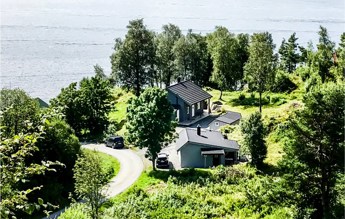 90 M² House ∙ 2 Bedrooms ∙ 6 Guests - Askøy