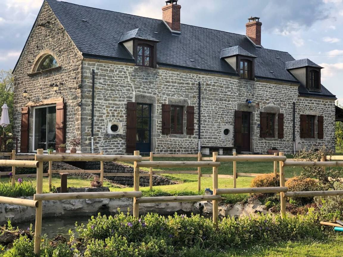 180 M² Huis ∙ 2 Slaapkamers ∙ 4 Gasten - Corbigny