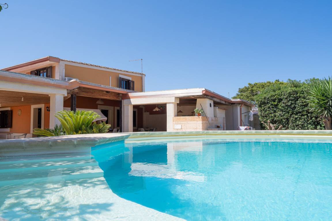 150 M² Villa ∙ 3 Bedrooms ∙ 9 Guests - Syracuse