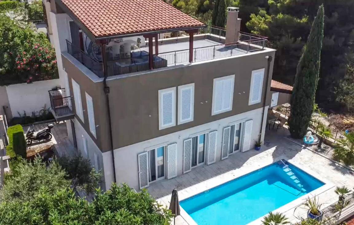 180 M² Talo ∙ 3 Makuuhuonetta ∙ 8 Vierasta - Dugi Rat