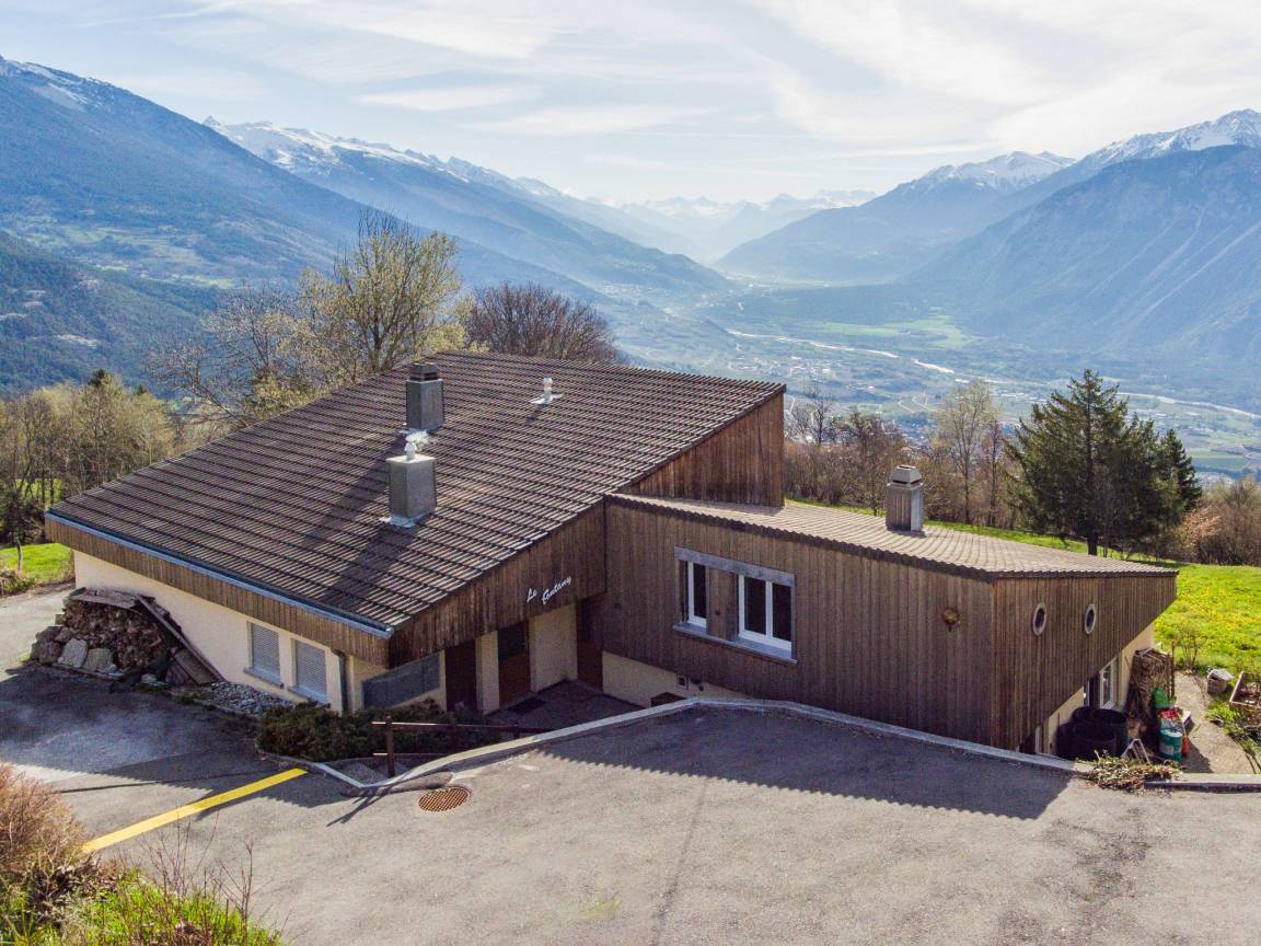 110 M² Talo ∙ 3 Makuuhuonetta ∙ 6 Vierasta - Sierre