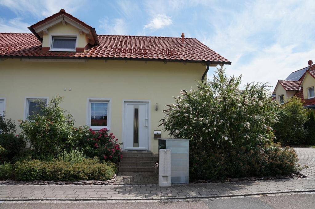 120 M² House ∙ 3 Bedrooms ∙ 4 Guests - Roth