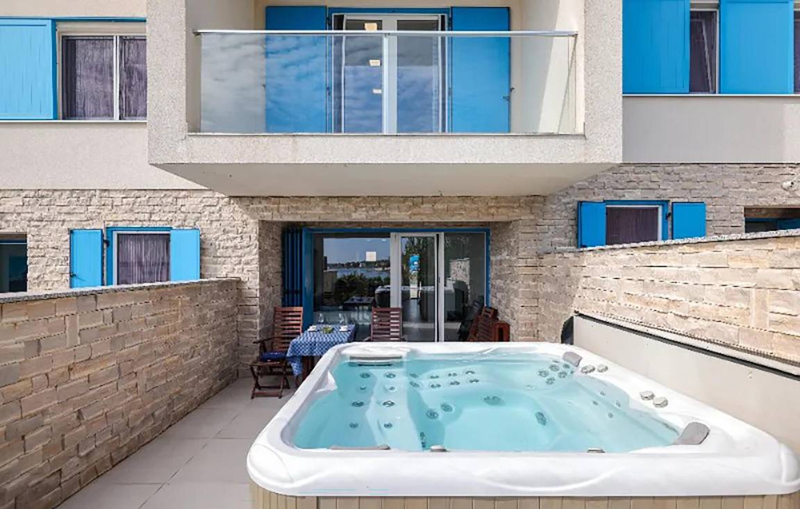 350 M² House ∙ 8 Bedrooms ∙ 16 Guests - Nin