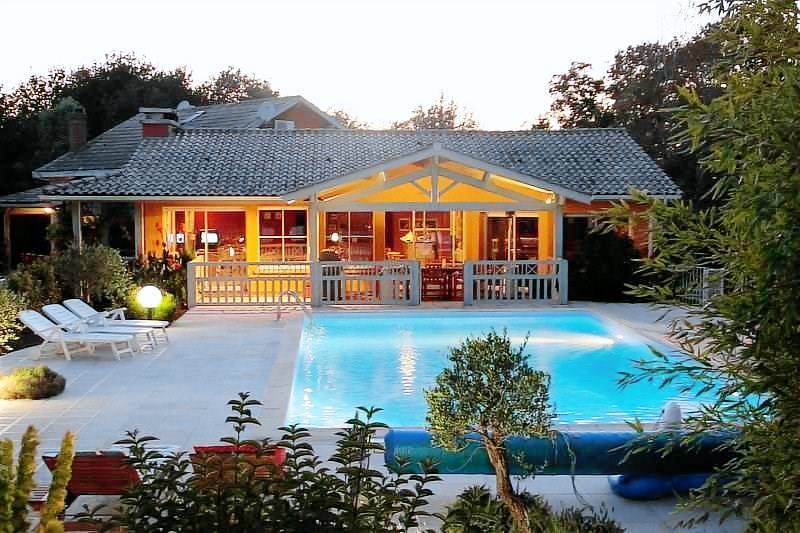 Villa ∙ 10 Slaapkamers ∙ 20 Gasten - Carcans