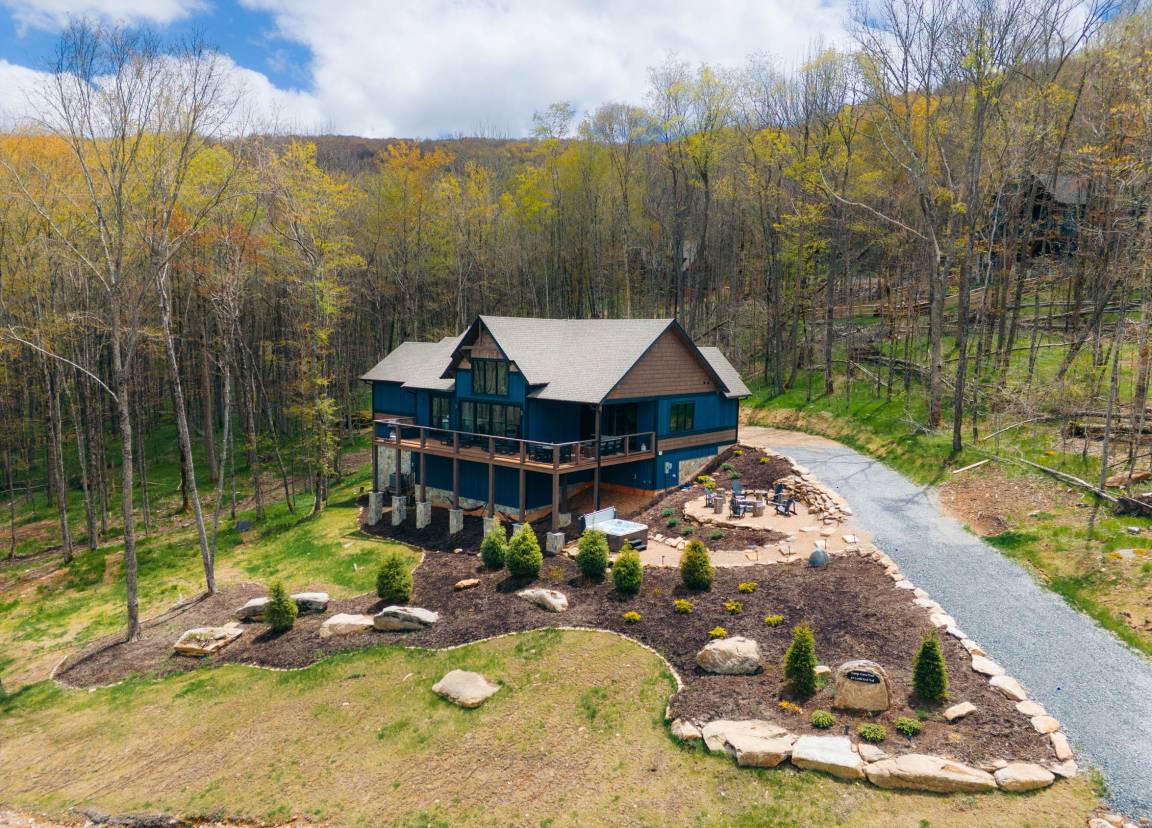 Cabin ∙ 3 Bedrooms ∙ 9 Guests - Banner Elk, NC