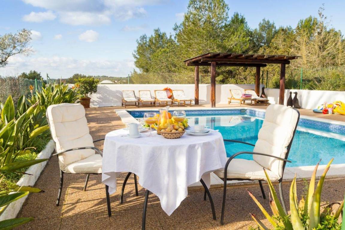 200 M² Villa ∙ 4 Bedrooms ∙ 8 Guests - Ibiza