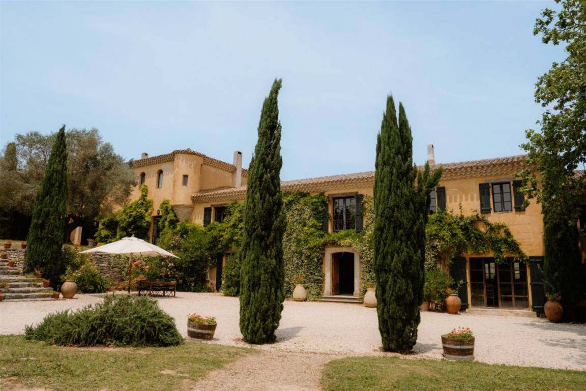 1100 M² Villa ∙ 11 Bedrooms ∙ 22 Guests - Carcassonne
