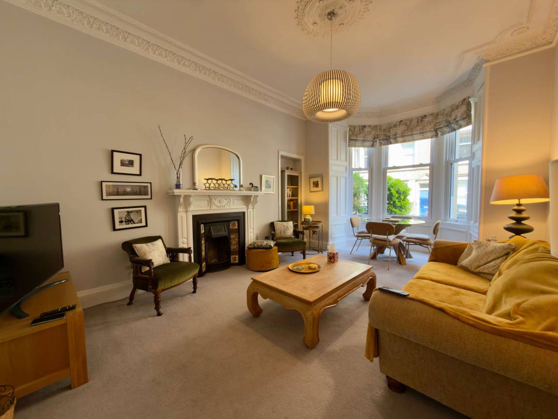 77 M² Huoneisto ∙ 2 Makuuhuonetta ∙ 4 Vierasta - Edinburgh