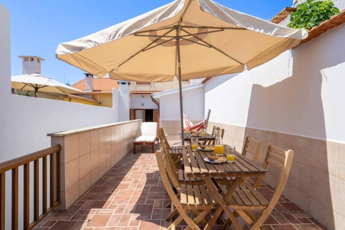 100 M² House ∙ 4 Bedrooms ∙ 8 Guests - Porto