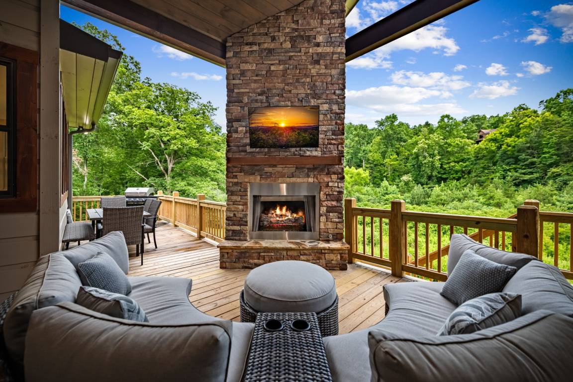 Cabin ∙ 4 Bedrooms ∙ 10 Guests - Blue Ridge, GA