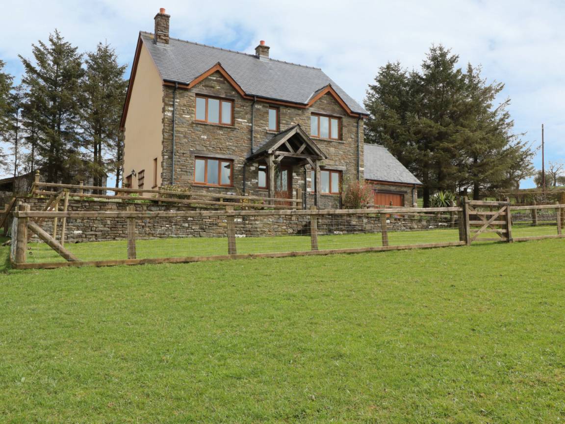 Cottage ∙ 4 Bedrooms ∙ 8 Guests - Builth Wells