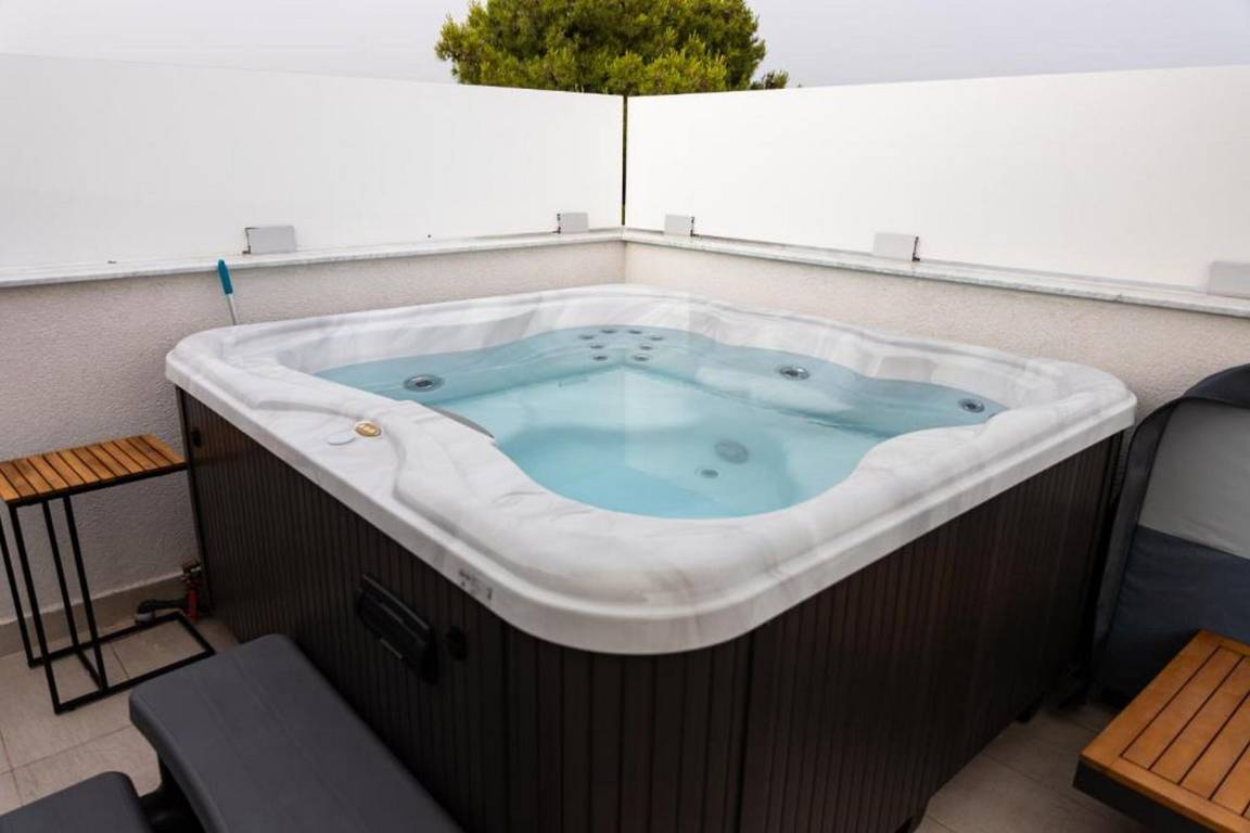 90 M² Ferienhaus ∙ 2 Schlafzimmer ∙ 4 Gäste - Tisno