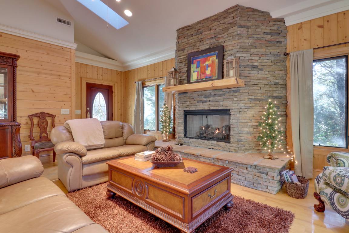 148 M² Apartment ∙ 2 Bedrooms ∙ 4 Guests - Highlands, NC