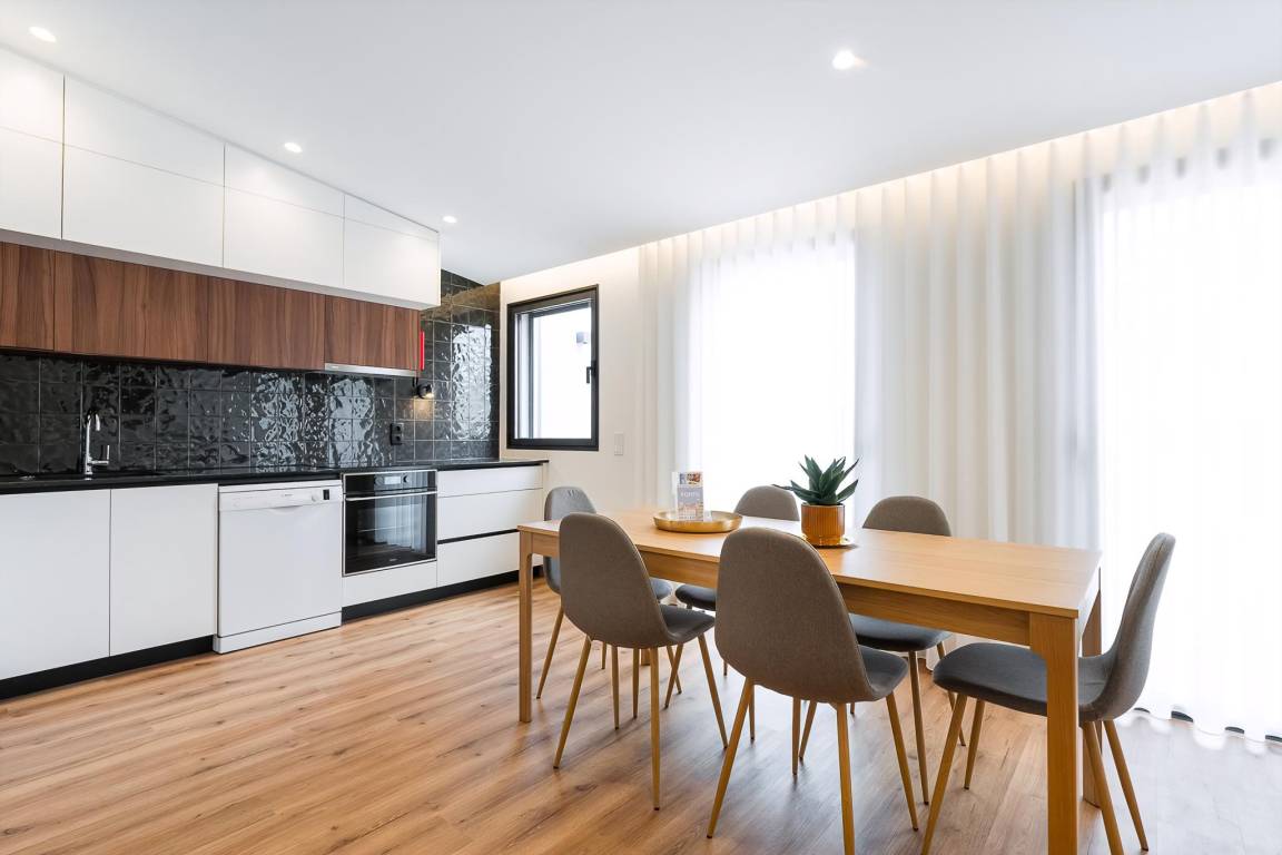 65 M² Apartamento ∙ 2 Habitaciones ∙ 4 Huéspedes - Oporto