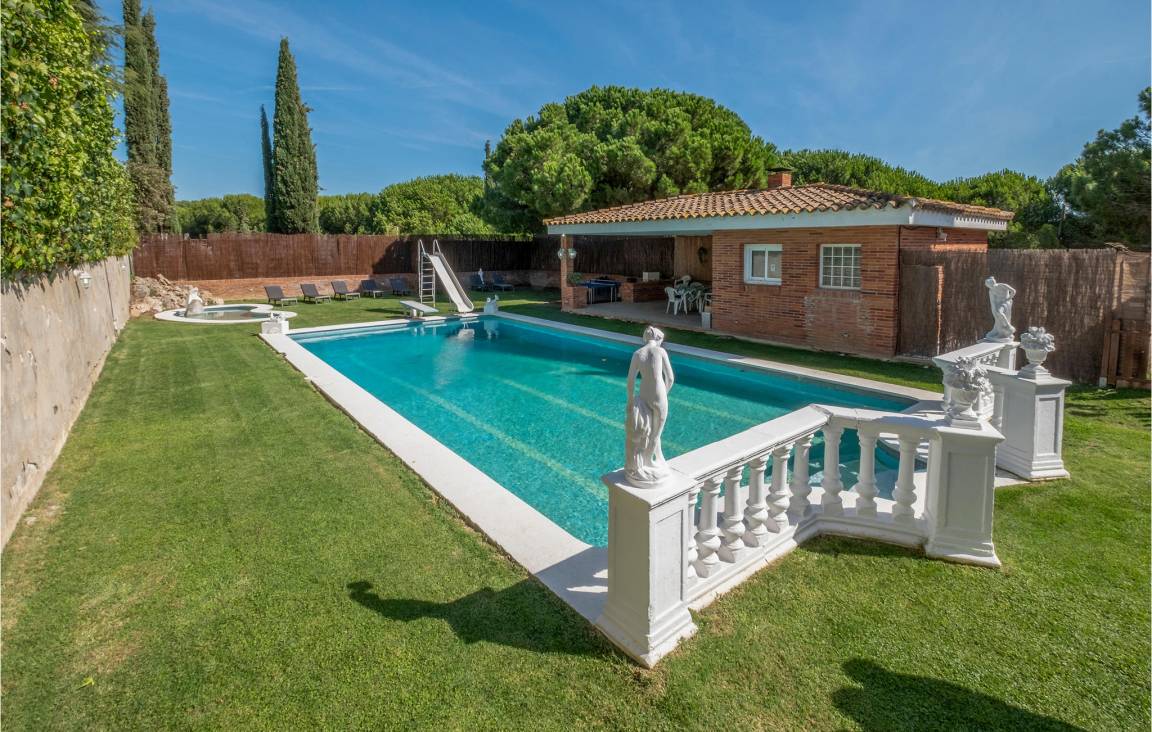 210 M² House ∙ 4 Bedrooms ∙ 9 Guests - Mataró